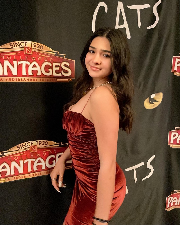 Picture of Alexandra Bull