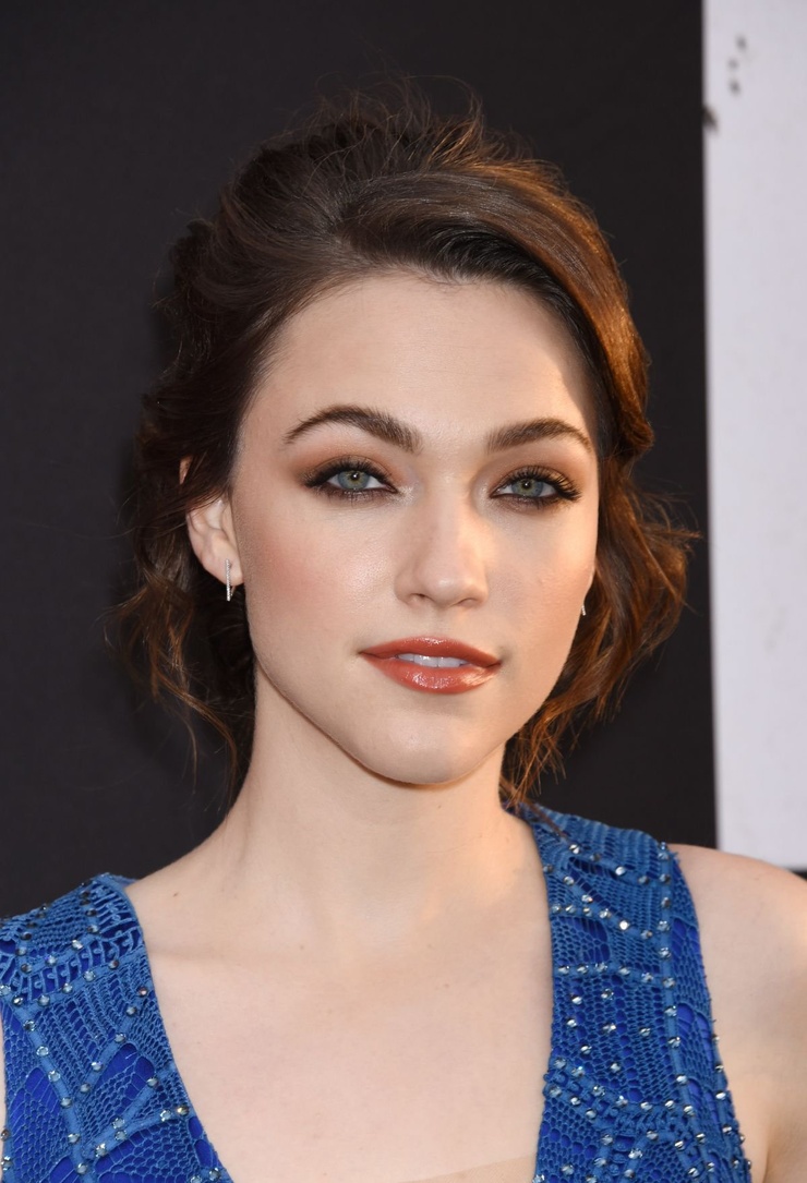 Violett Beane