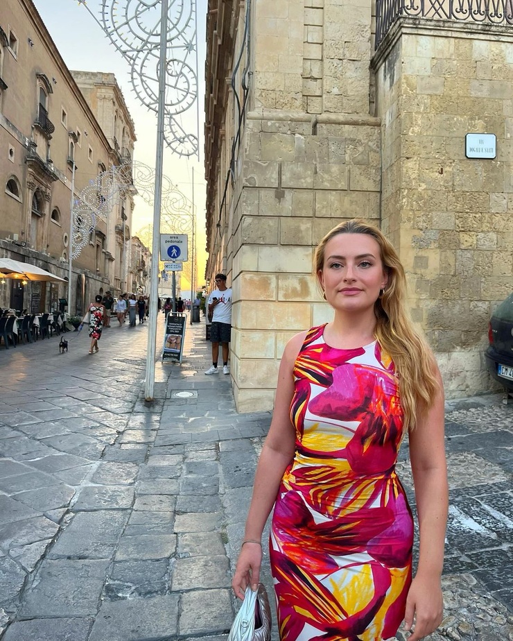 Amelia Dimoldenberg pictures and photos