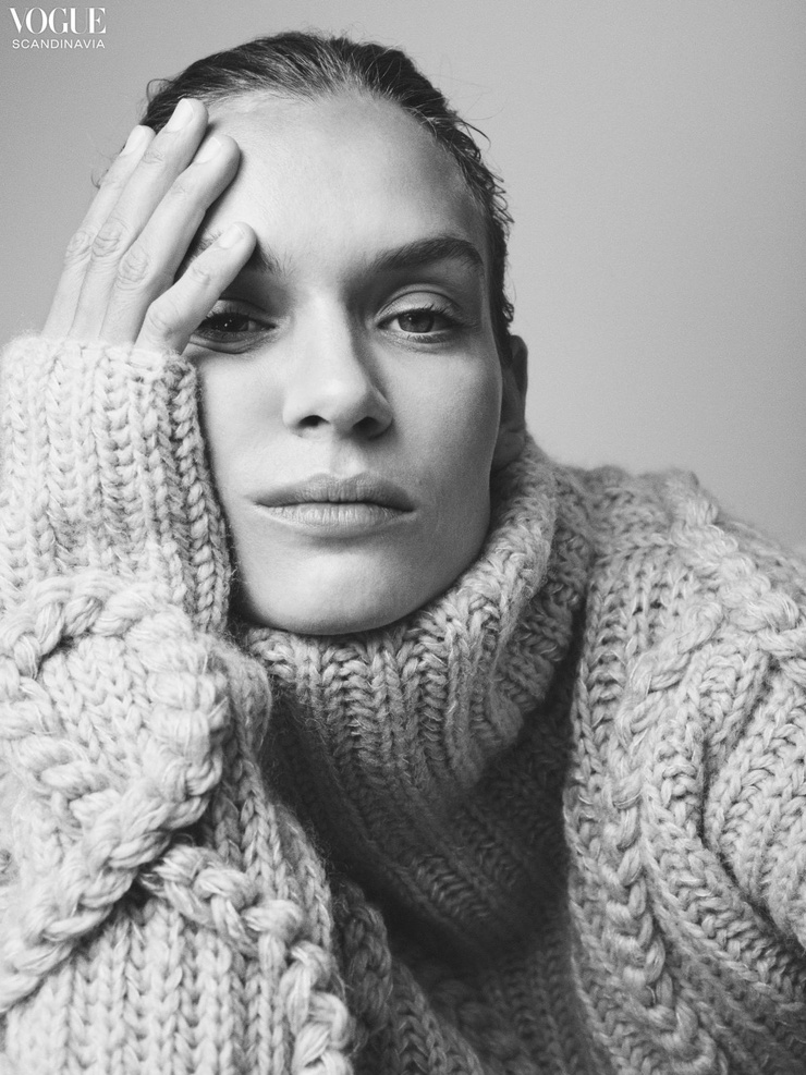 Josephine Skriver picture