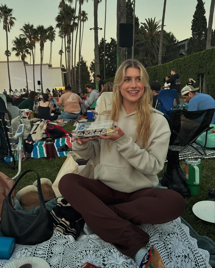 Brooke Elizabeth Butler pictures and photos