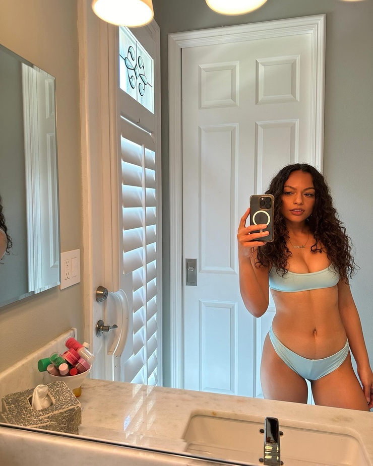 Picture of Davida Williams