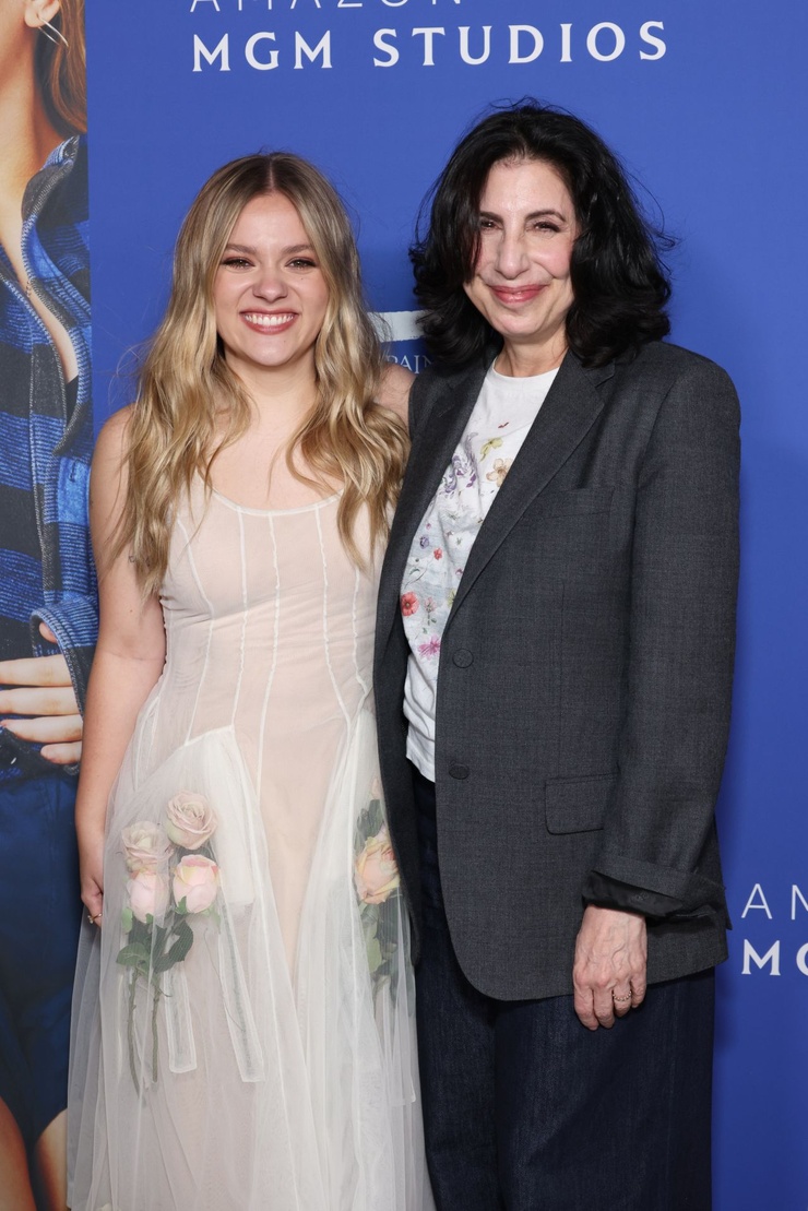 Maisy Stella picture