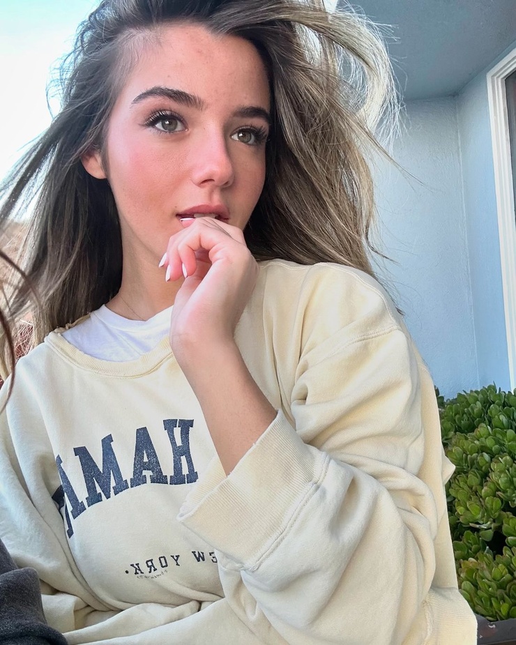 Picture of Alexa Nisenson