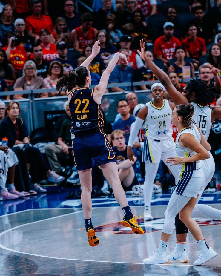 Image of Caitlin Clark (ii)