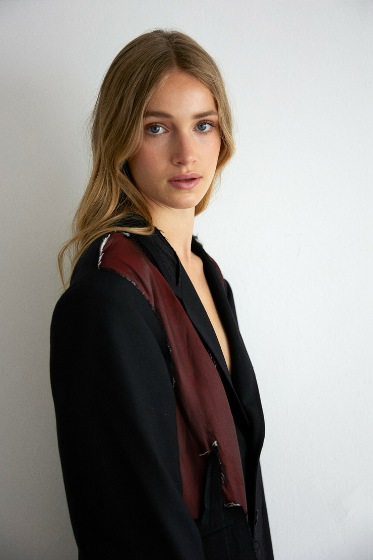 Picture of Poppy Jet Oliver