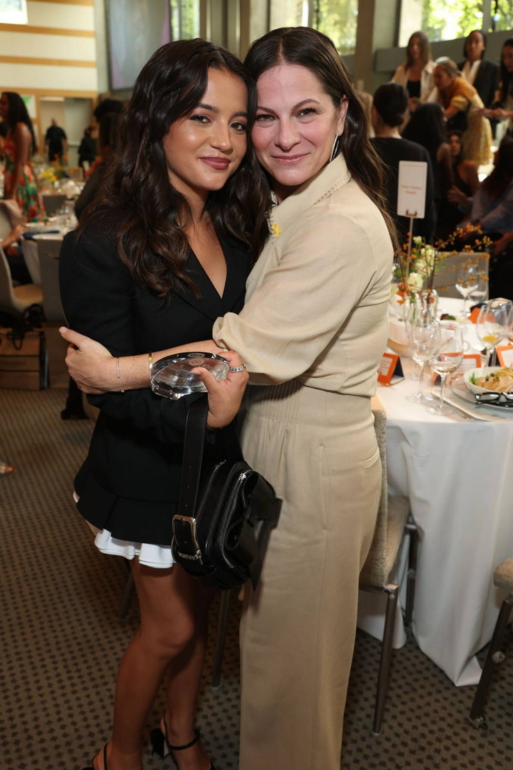 Isabela Moner picture