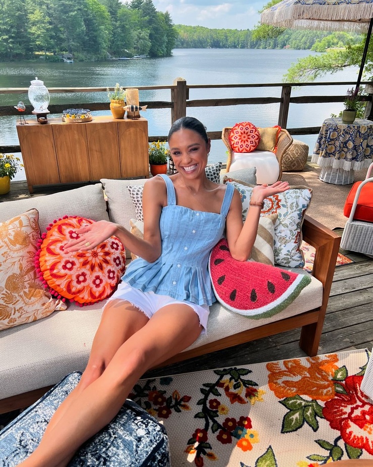 via Instagram (@rachelsmithtv)