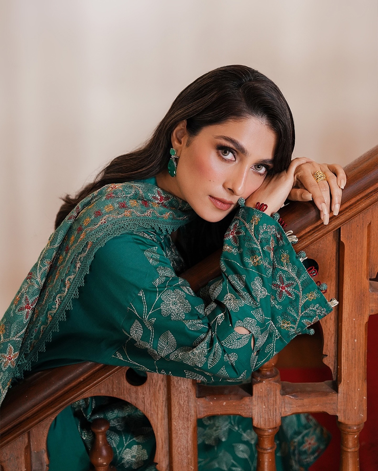 Picture of Ayeza Khan