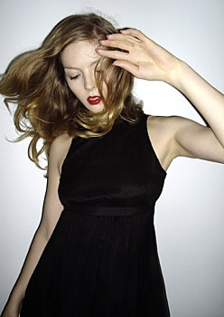 Picture of Pheline Roggan