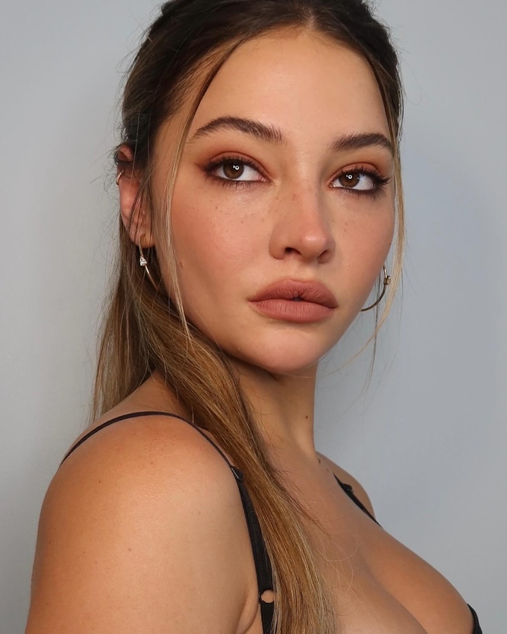 Madelyn Cline picture