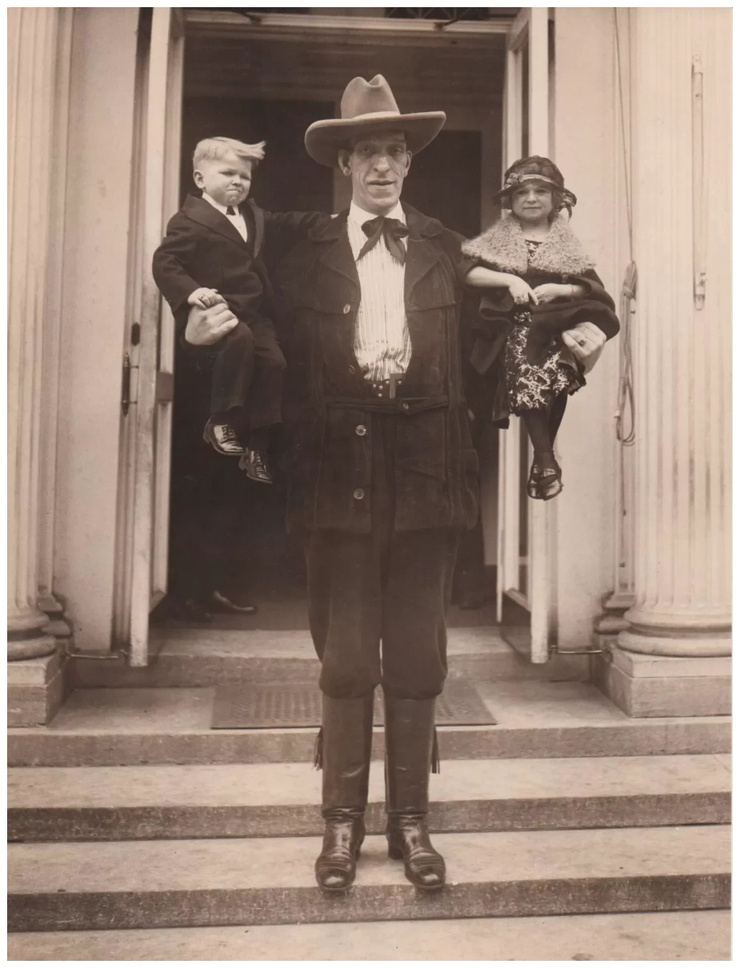 Harry Earles, George Auger