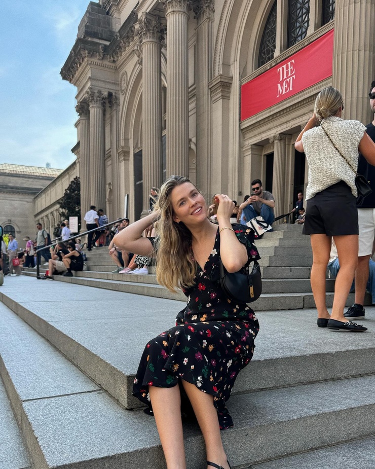 Victoria Lee picture