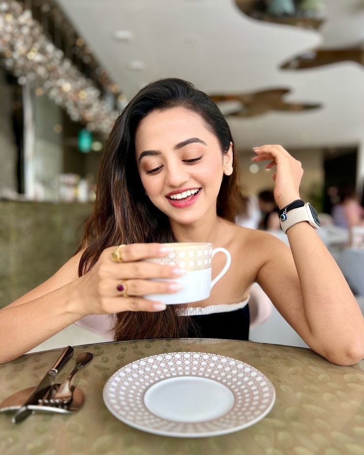Picture of Helly Shah