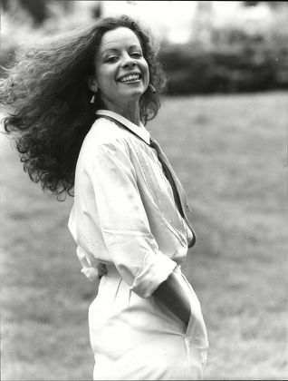 Michelle Newell image