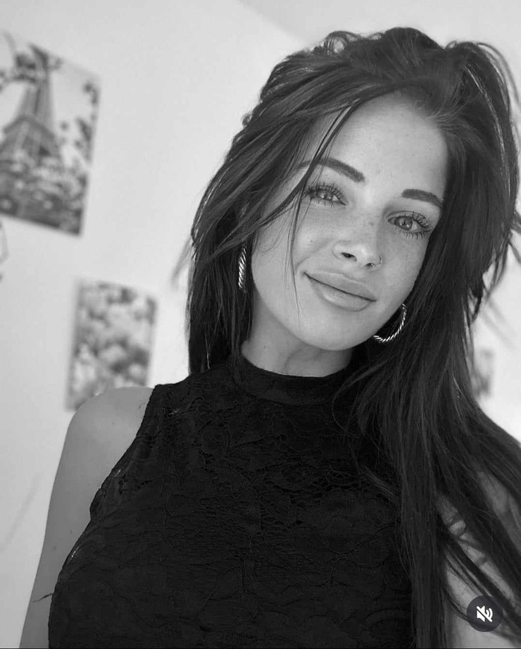 Sabrina "Sashoe" Schuster image