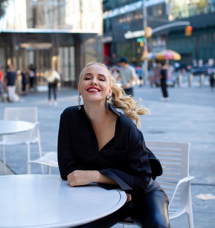 Jenia Tanaeva pictures and photos