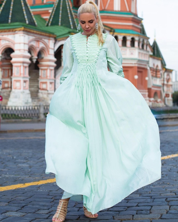 Jenia Tanaeva pictures and photos