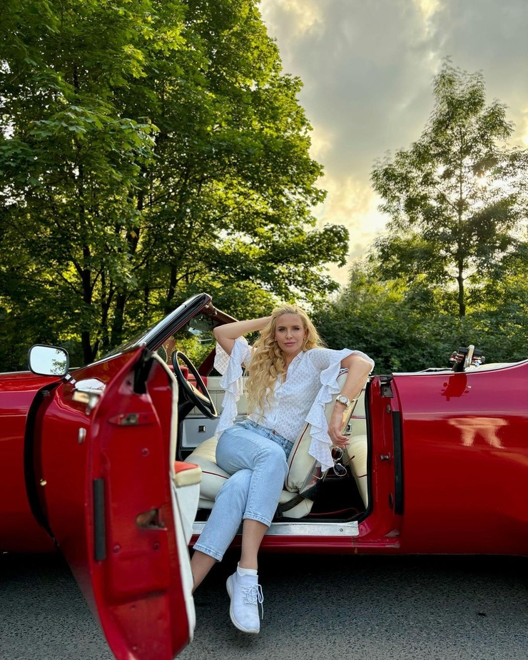 Jenia Tanaeva pictures and photos