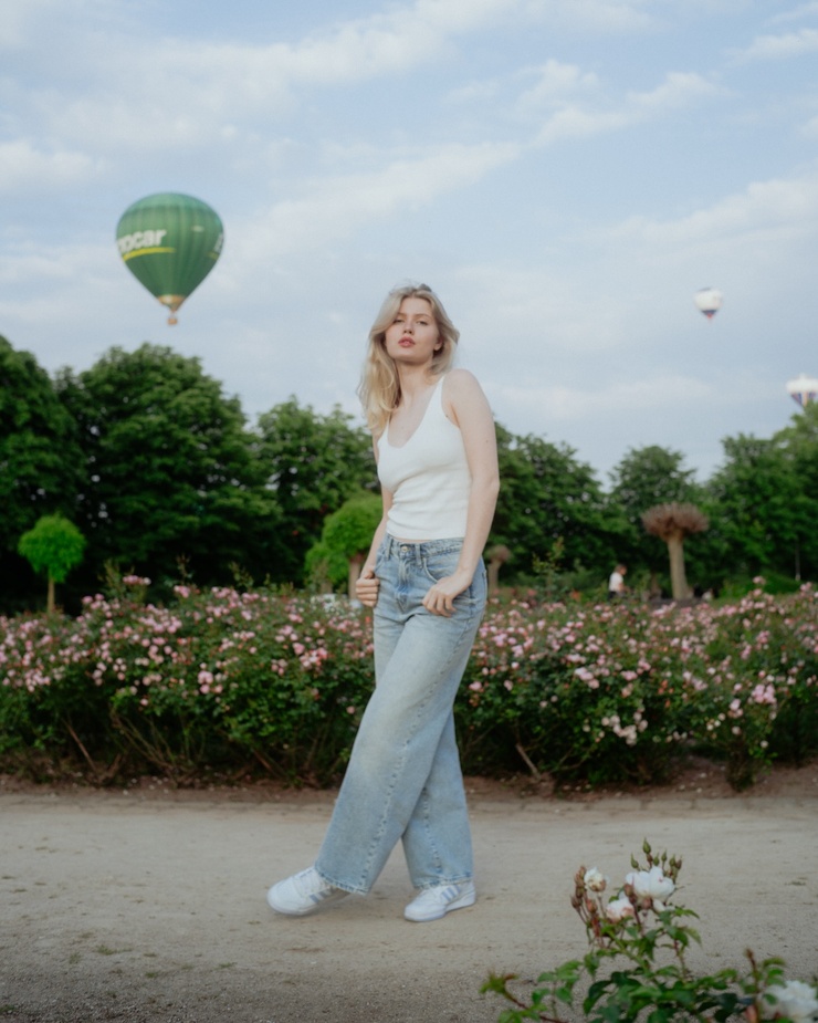 Picture of Luna (model)