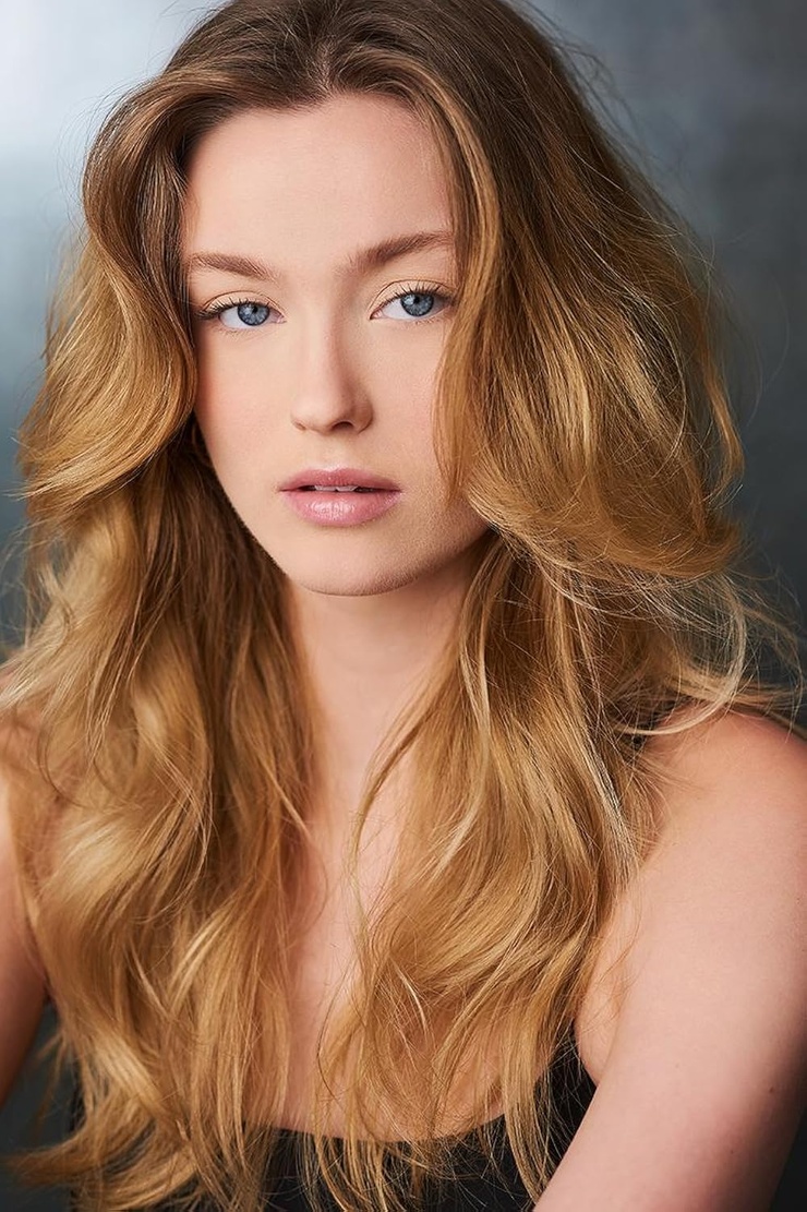 Chloe Rose Robertson picture