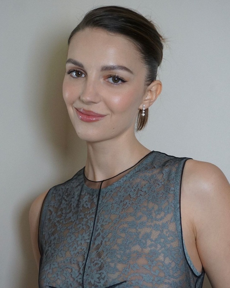 Picture of Ella Hunt