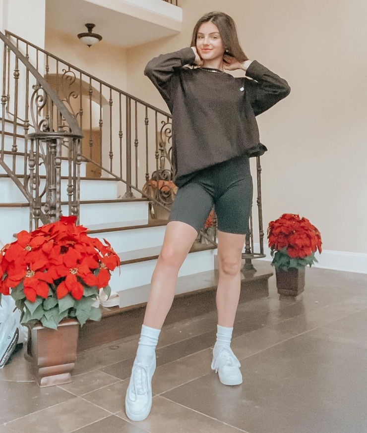 via Instagram (@savannahraedemers)