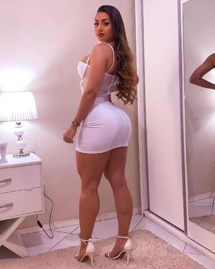 Bella Araujo image