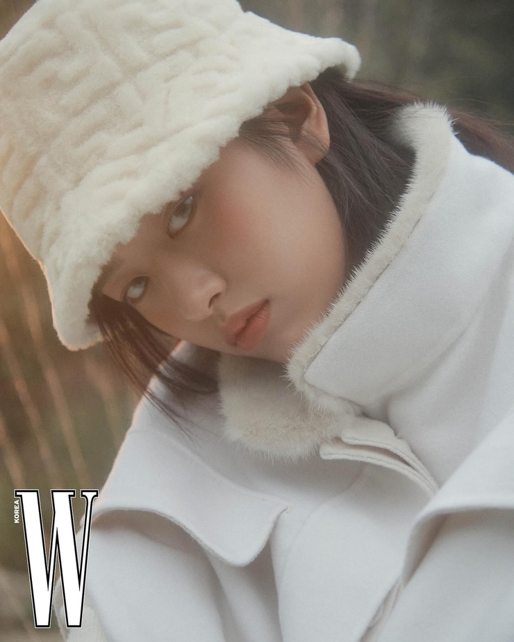 Picture of Ahn Yujin