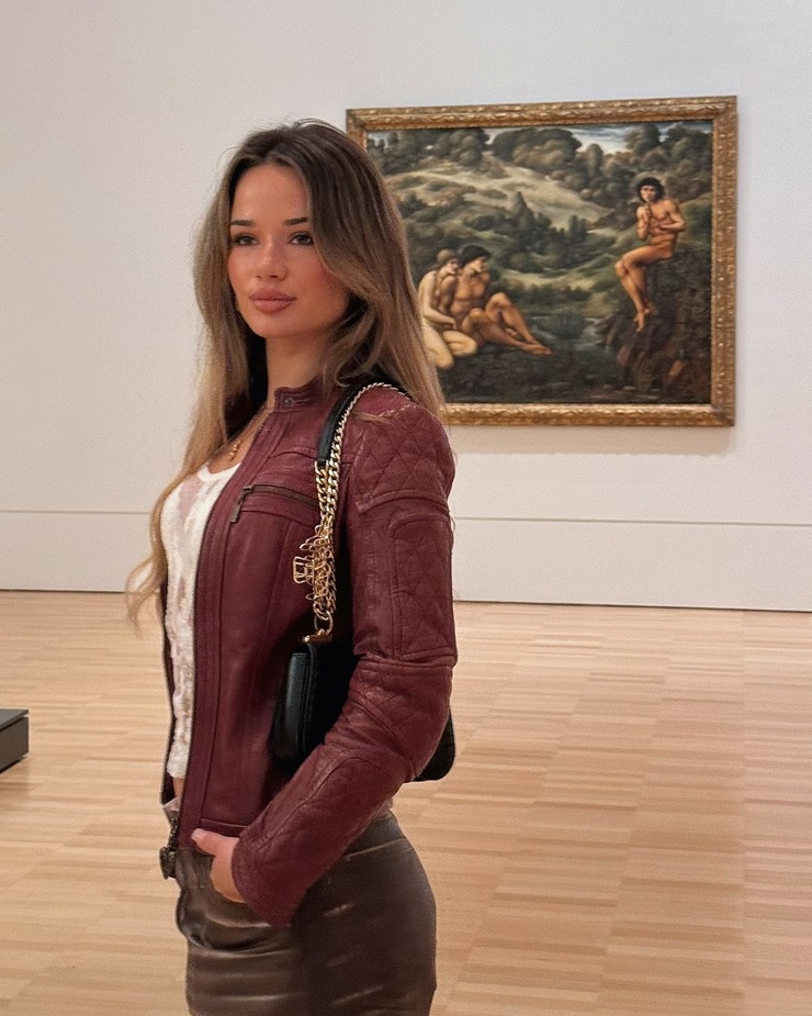 Picture of Isabelle Clarke (model)