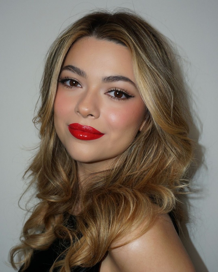 Picture of Nikki Hahn