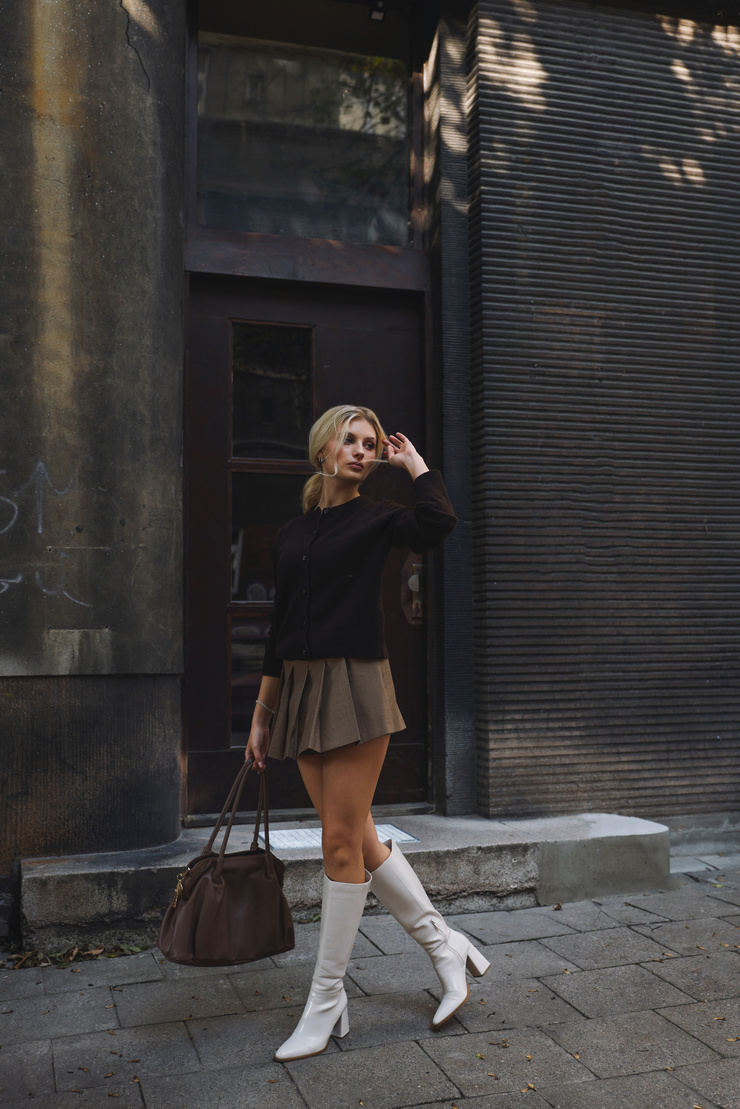 OLA SZKOLDA SEXY HOT PHOTOS - LEGS