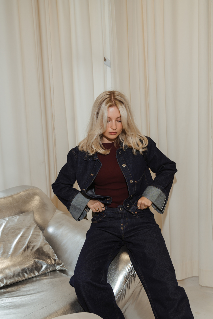 OLA SZKOLDA SEXY HOT PHOTOS - LEGS