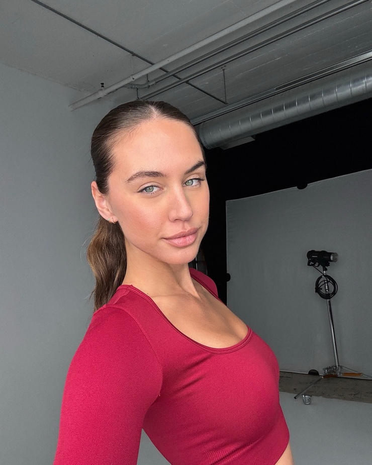 Picture of Brit Manuela (model)