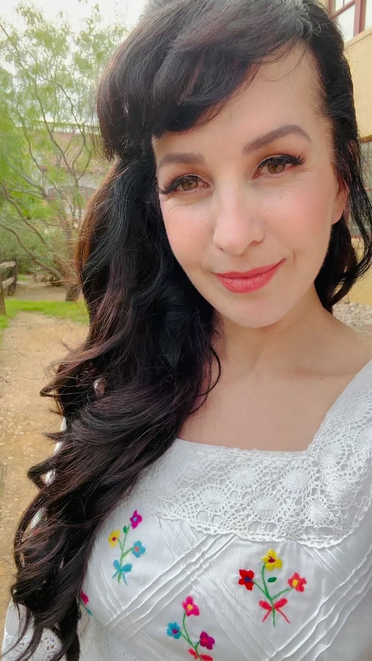 Grey DeLisle image