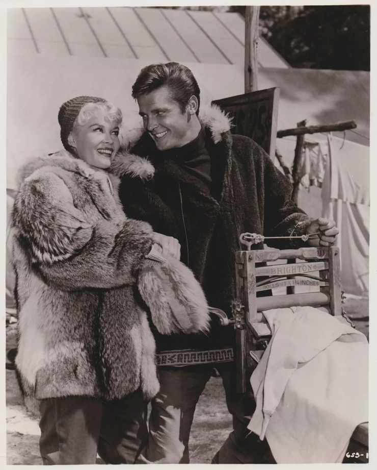 Dorothy Provine, Roger Moore