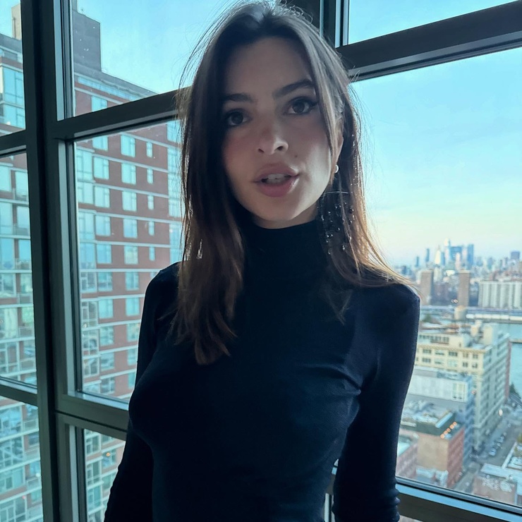 Picture of Emily Ratajkowski