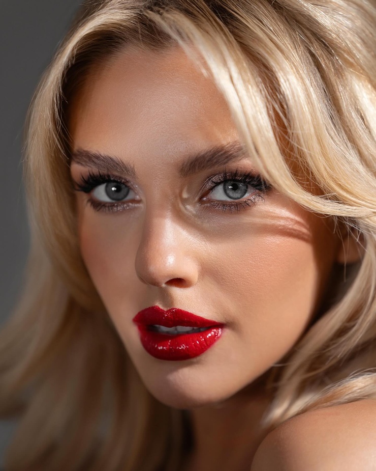 Picture of Alexa Breit