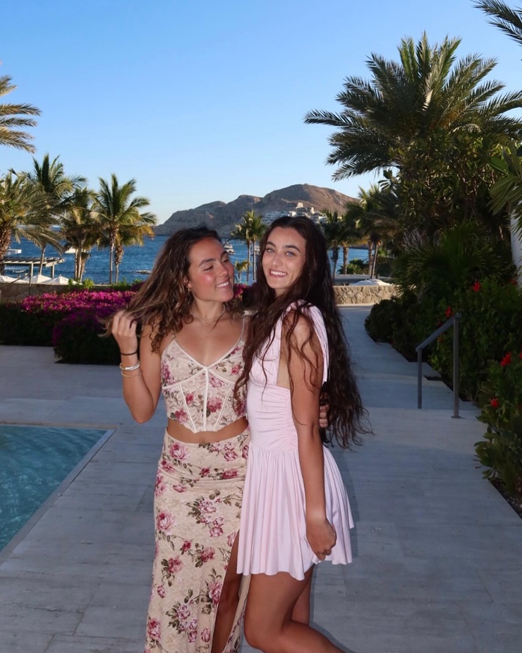 Juliana Penner pictures and photos