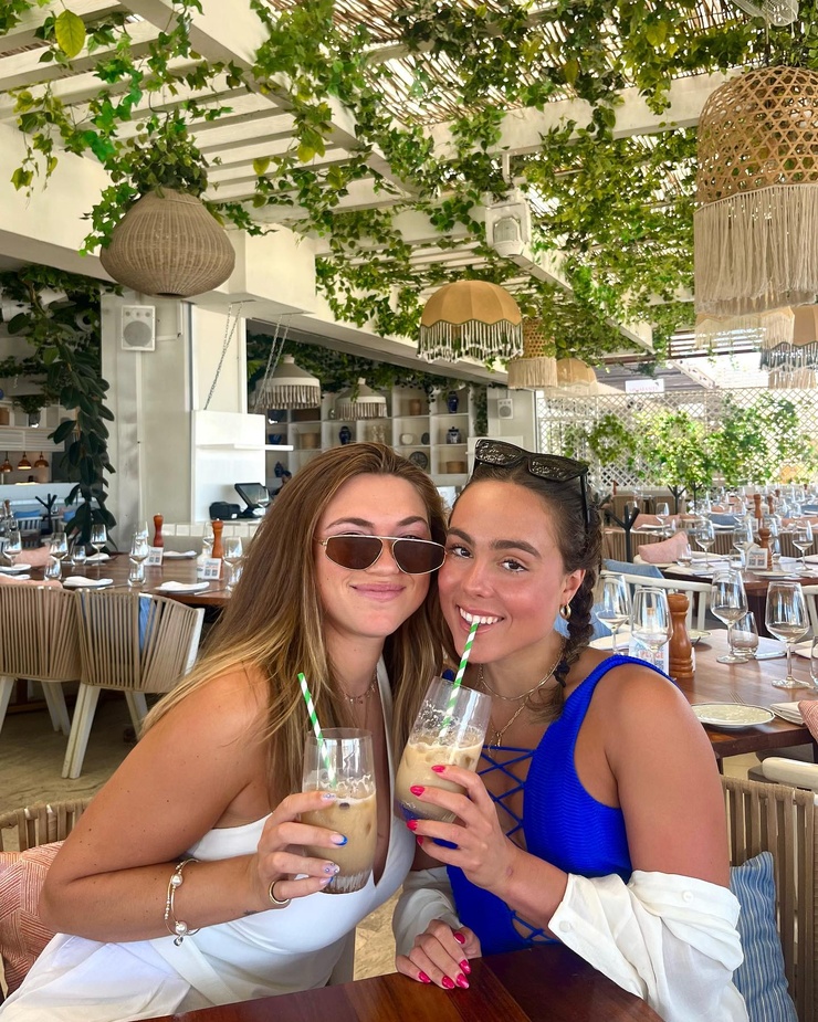 Juliana Penner pictures and photos