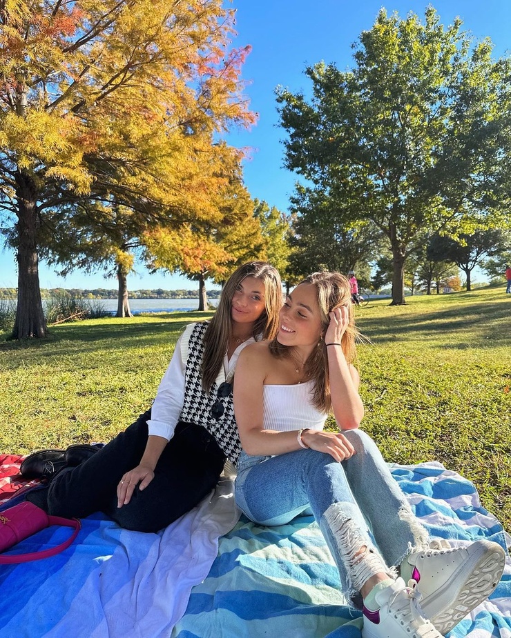 Juliana Penner pictures and photos