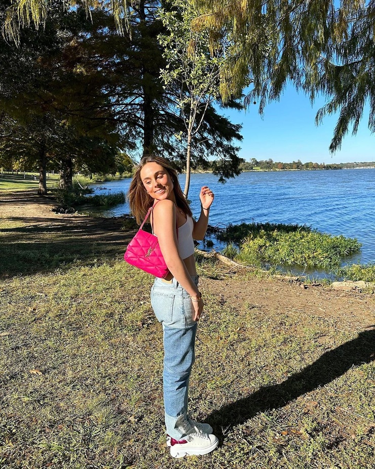 Juliana Penner pictures and photos