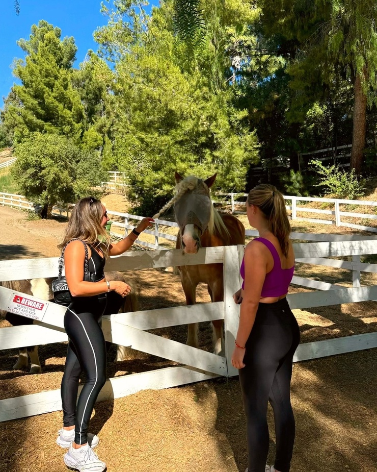 Juliana Penner pictures and photos