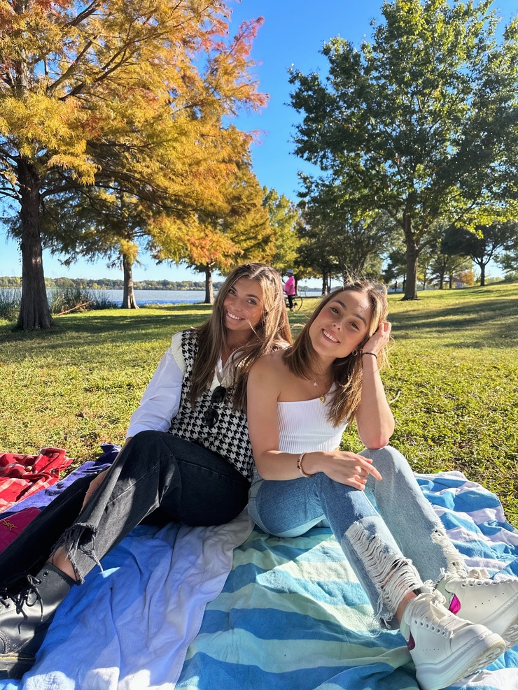 Juliana Penner pictures and photos