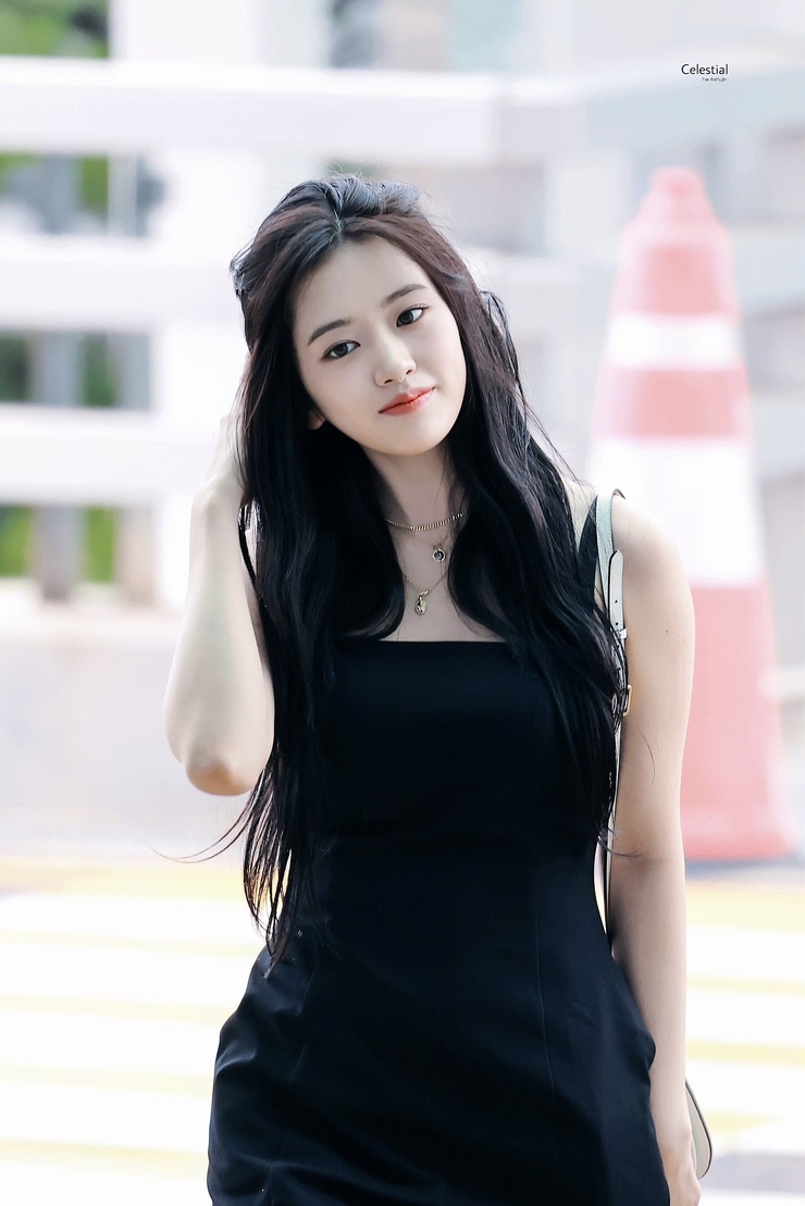 Picture of Ahn Yujin