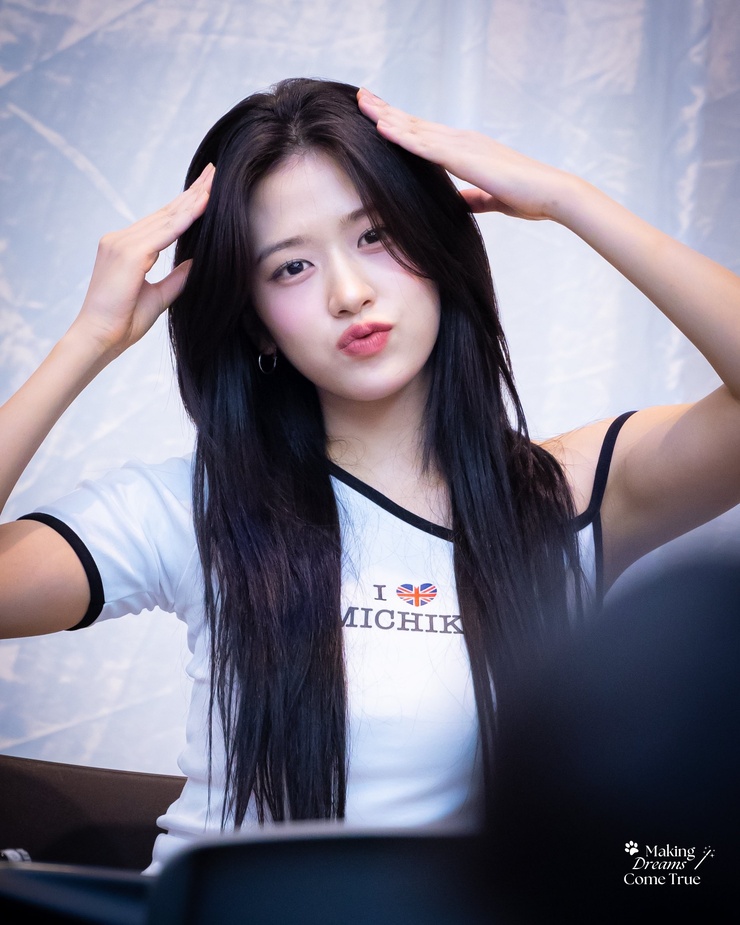 Picture of Ahn Yujin