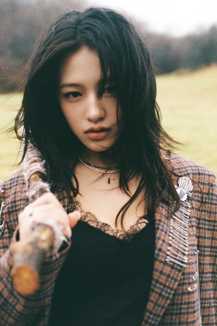 Picture of Ahn Yujin