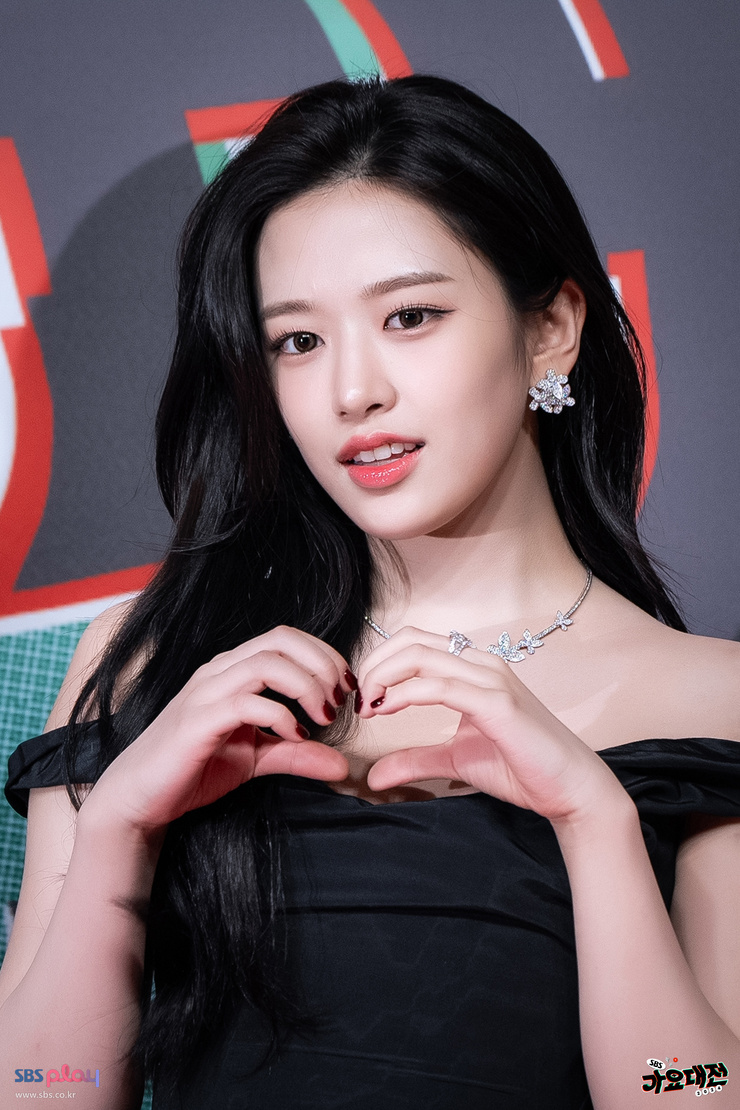 Picture of Ahn Yujin