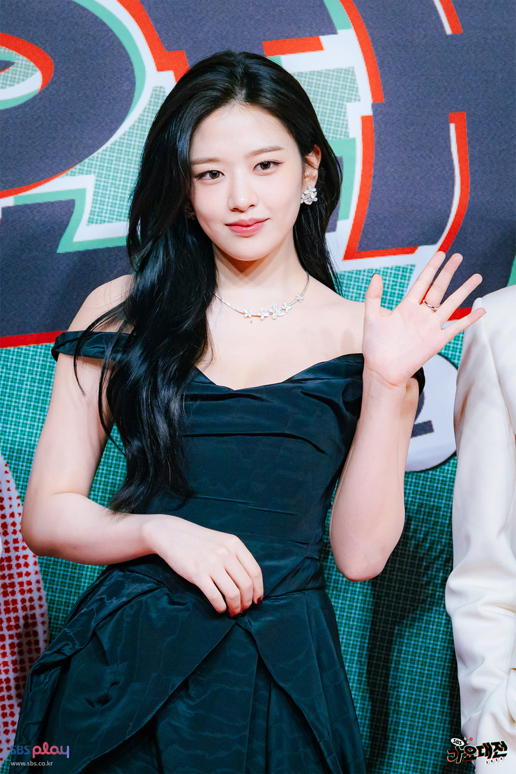 Picture of Ahn Yujin