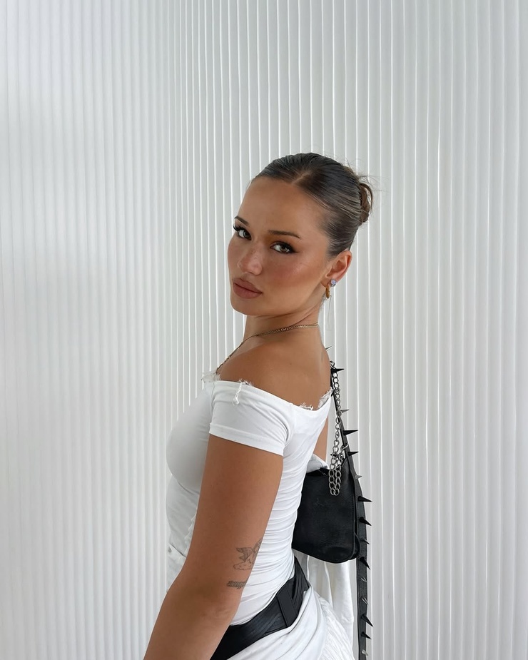 Picture of Isabelle Clarke (model)